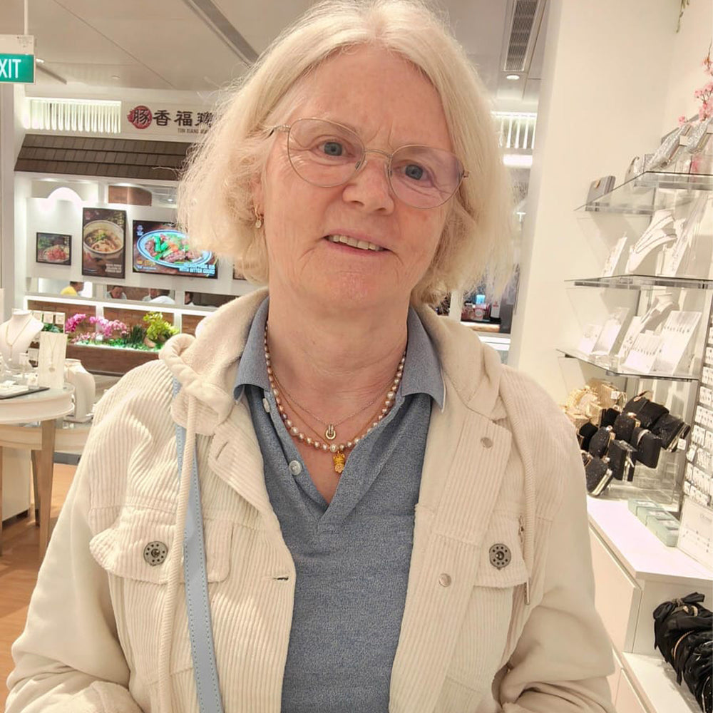 Beautiful Customers – CHOMEL